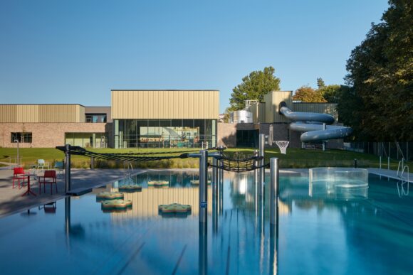 Revamping Public Space: The Aquapark Sport and Relaxation Center in the ...
